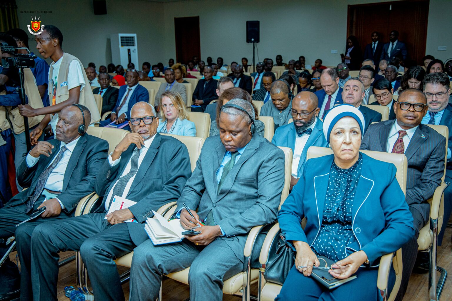 Le ministre burundais des Affaires étrangères informe le corps ...